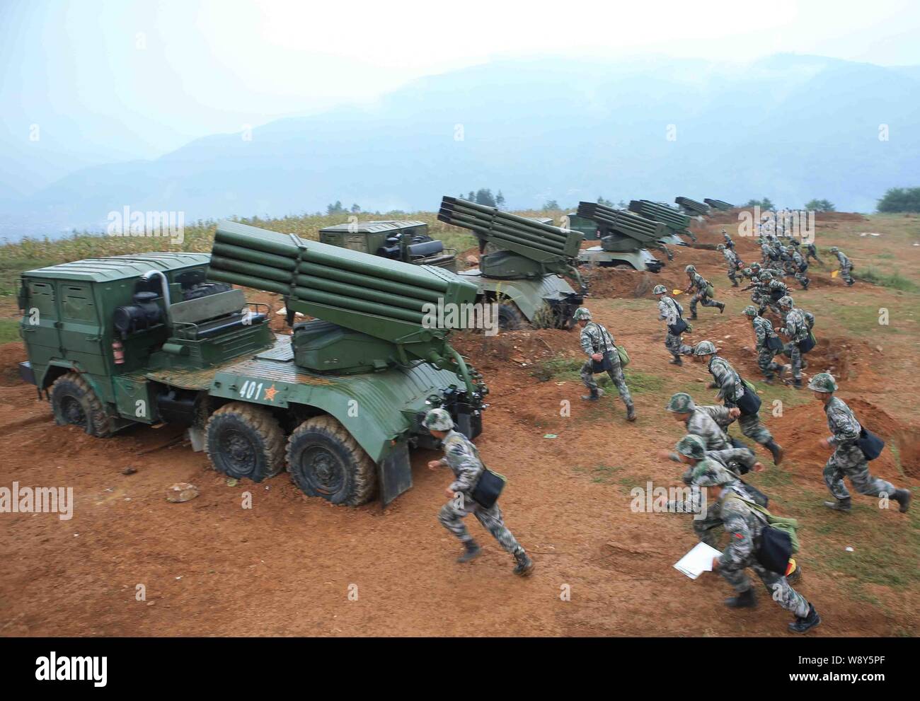 Chinese army vehicles hi-res stock photography and images - Alamy