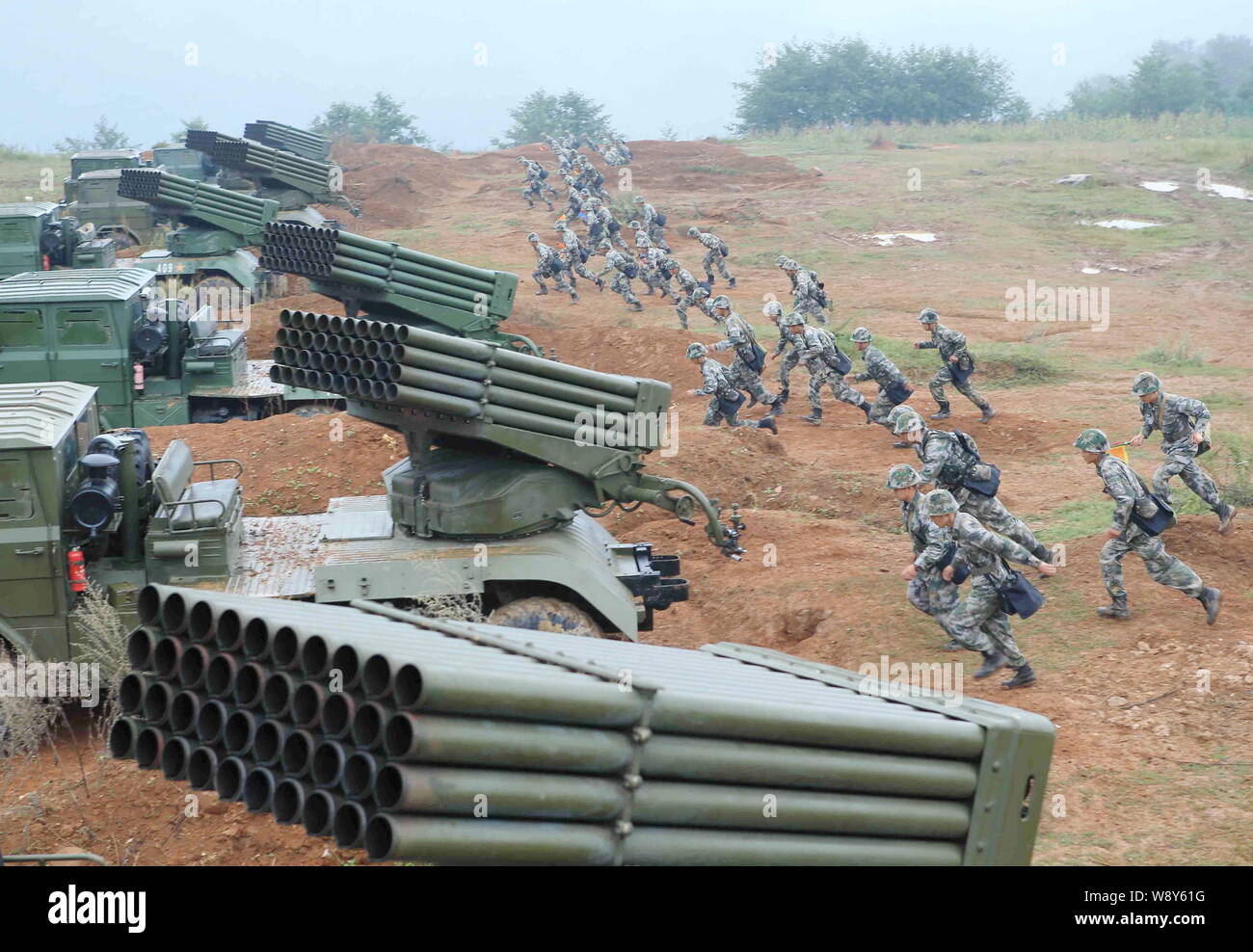 Chinese army vehicles hi-res stock photography and images - Alamy