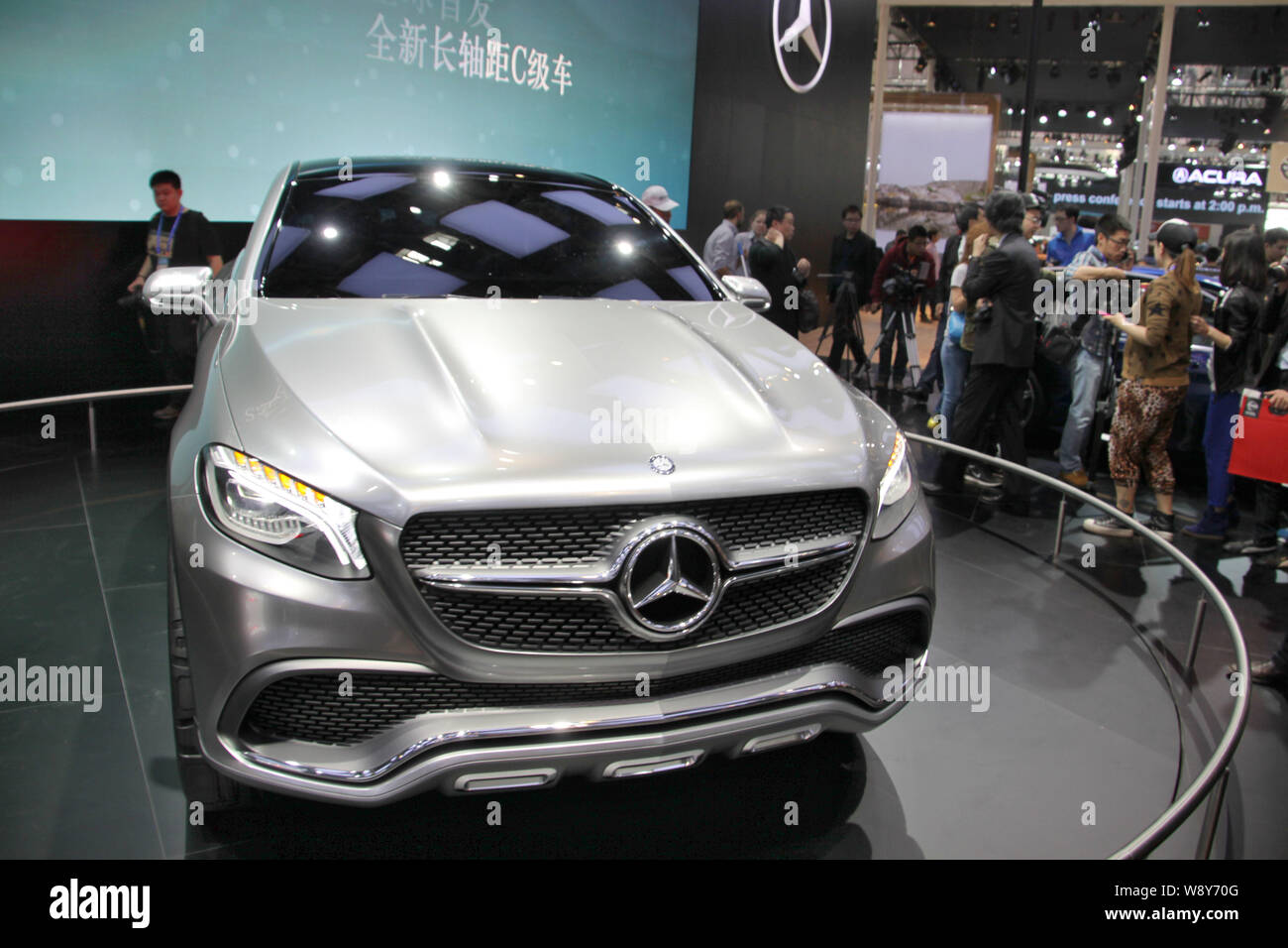 --FILE--Visitors look at a Mercedes-Benz car during the 13th Beijing ...