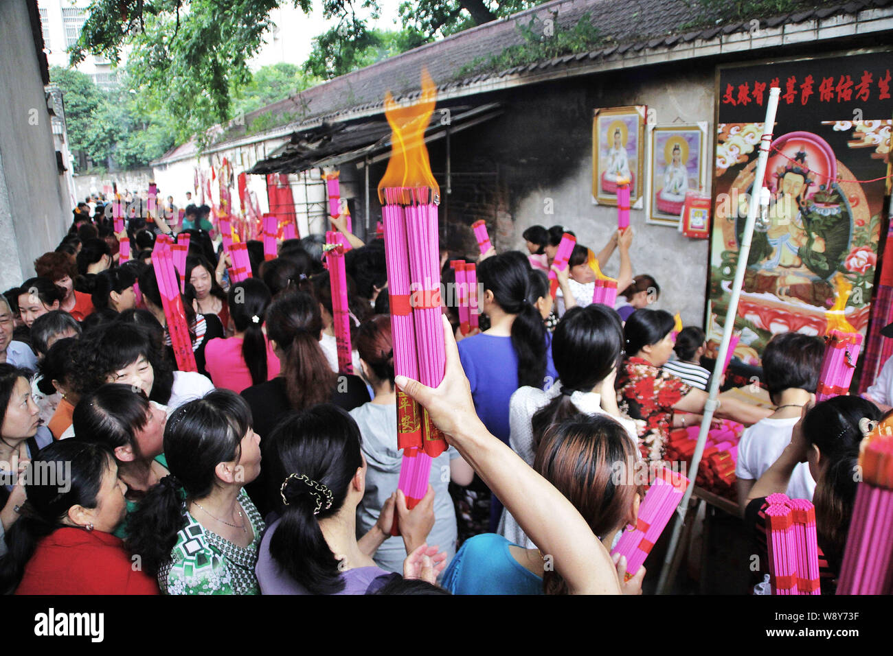Chinese Burn And Children High Resolution Stock Photography and Images ...