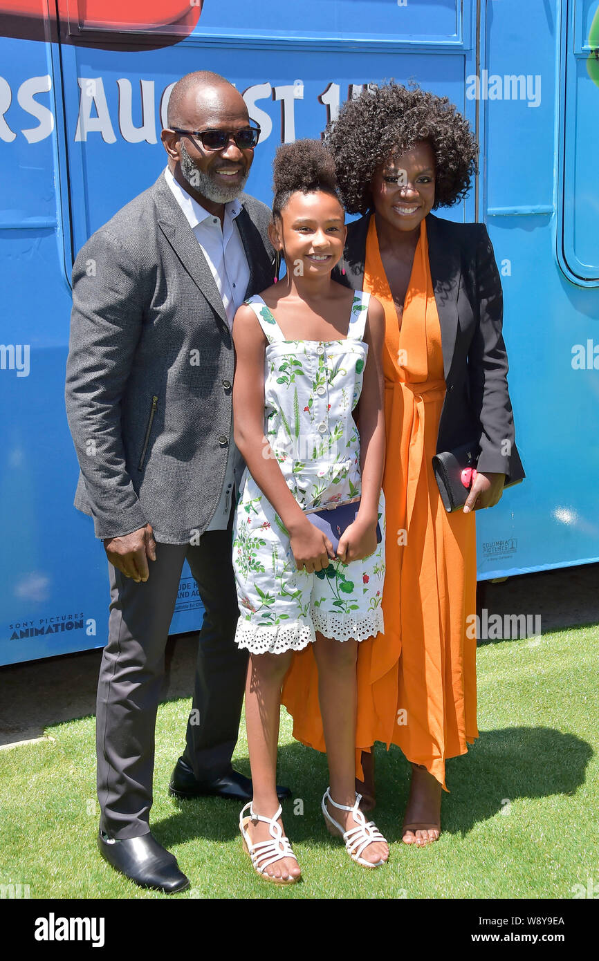 Julius Tennon with daughter Genesis Tennon and wife Viola Davis at the premiere of the movie ...