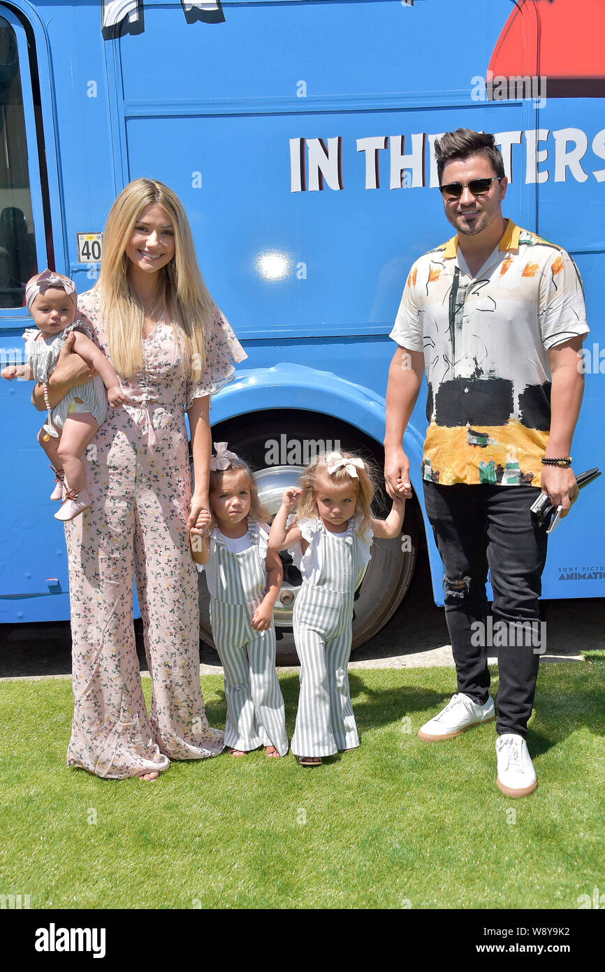 Kyler Fisher with husband Mad Fisher and daughters Oakley Fisher ...