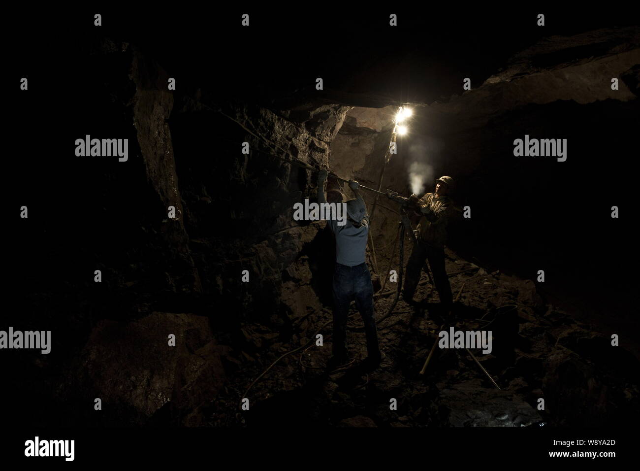 Chinese mine workers hi-res stock photography and images - Alamy