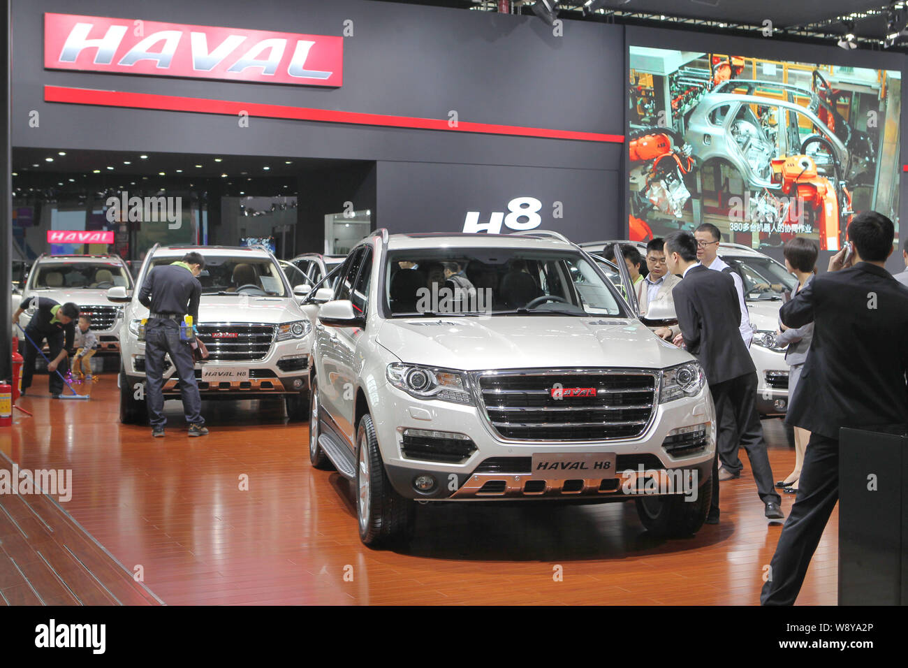 --FILE--Visitors look at Haval H8 SUVs of Great Wall Motor during the ...