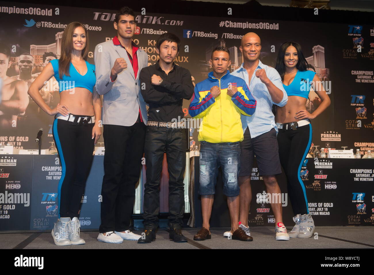 Chinese boxer Zou Shiming, third left, Colombian boxer Luis De La Rosa ...