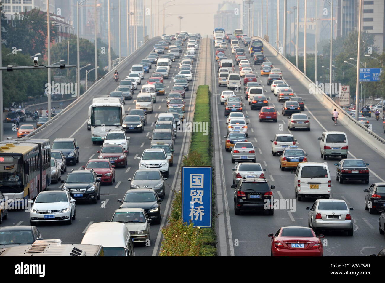 Traffic congestion air pollution china hi-res stock photography and ...