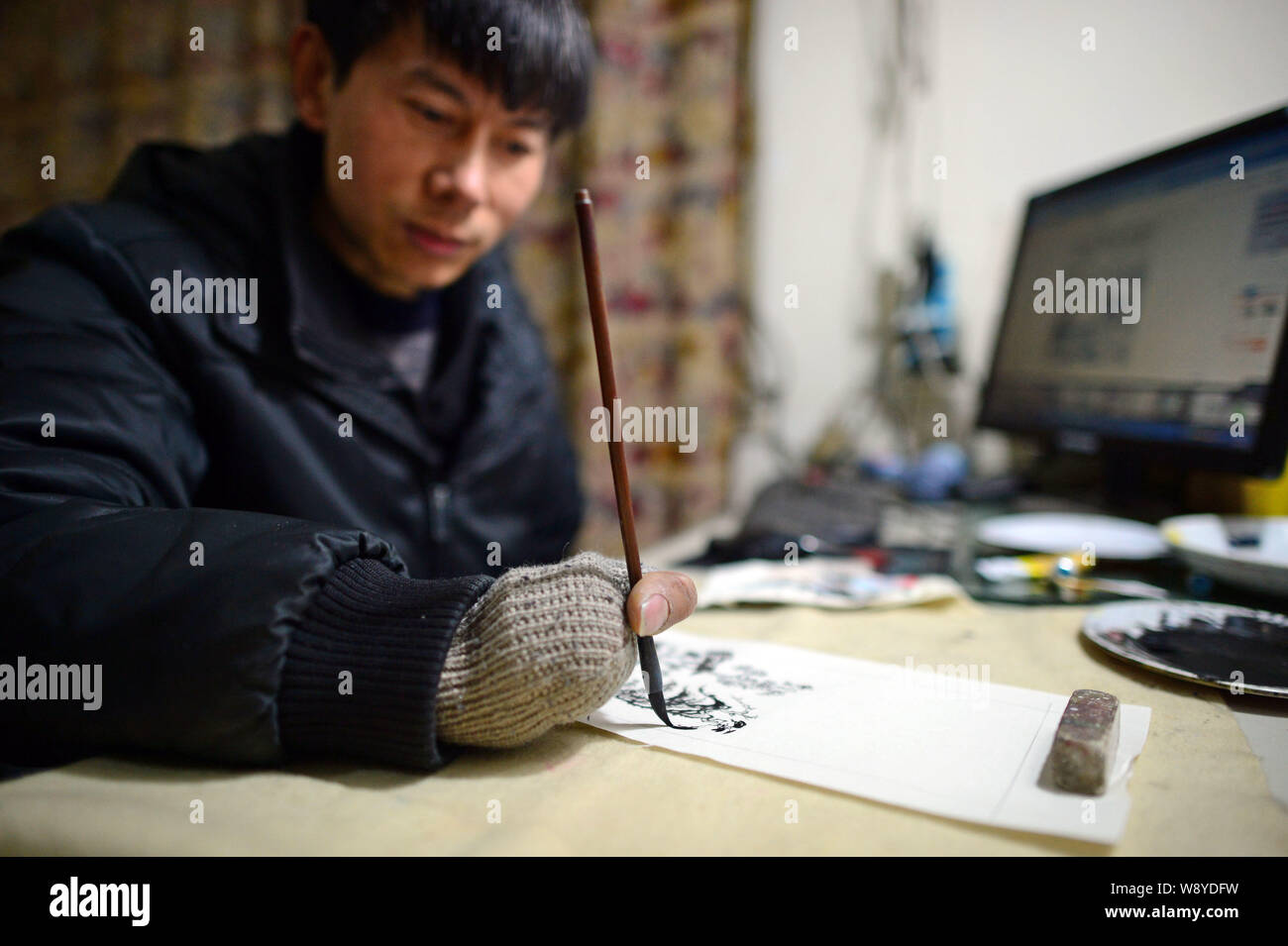 Chinese handicapped artist Zhang Qihui, who lost his left arm and four ...
