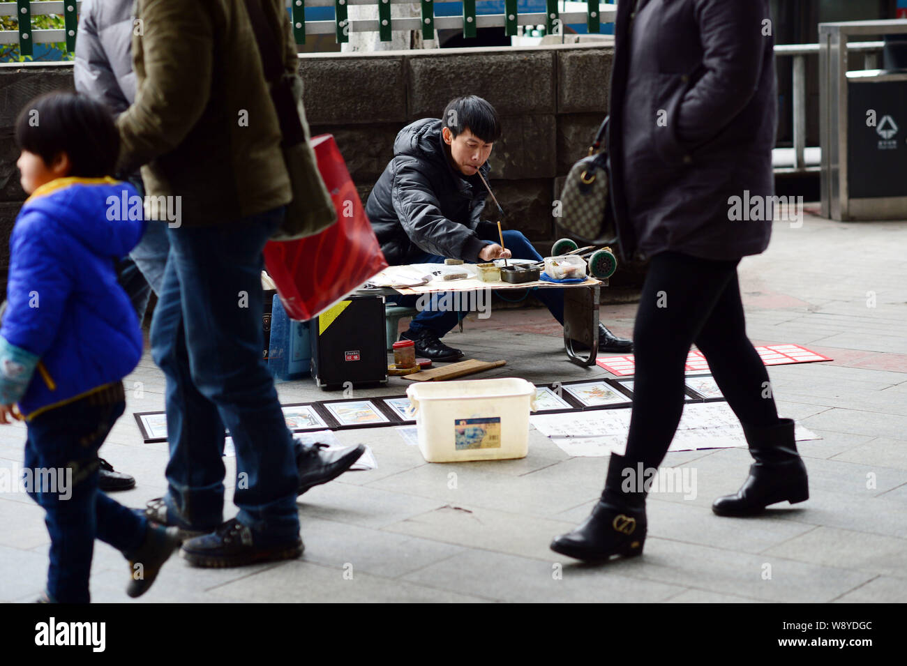 Chinese handicapped artist Zhang Qihui, who lost his left arm and four ...
