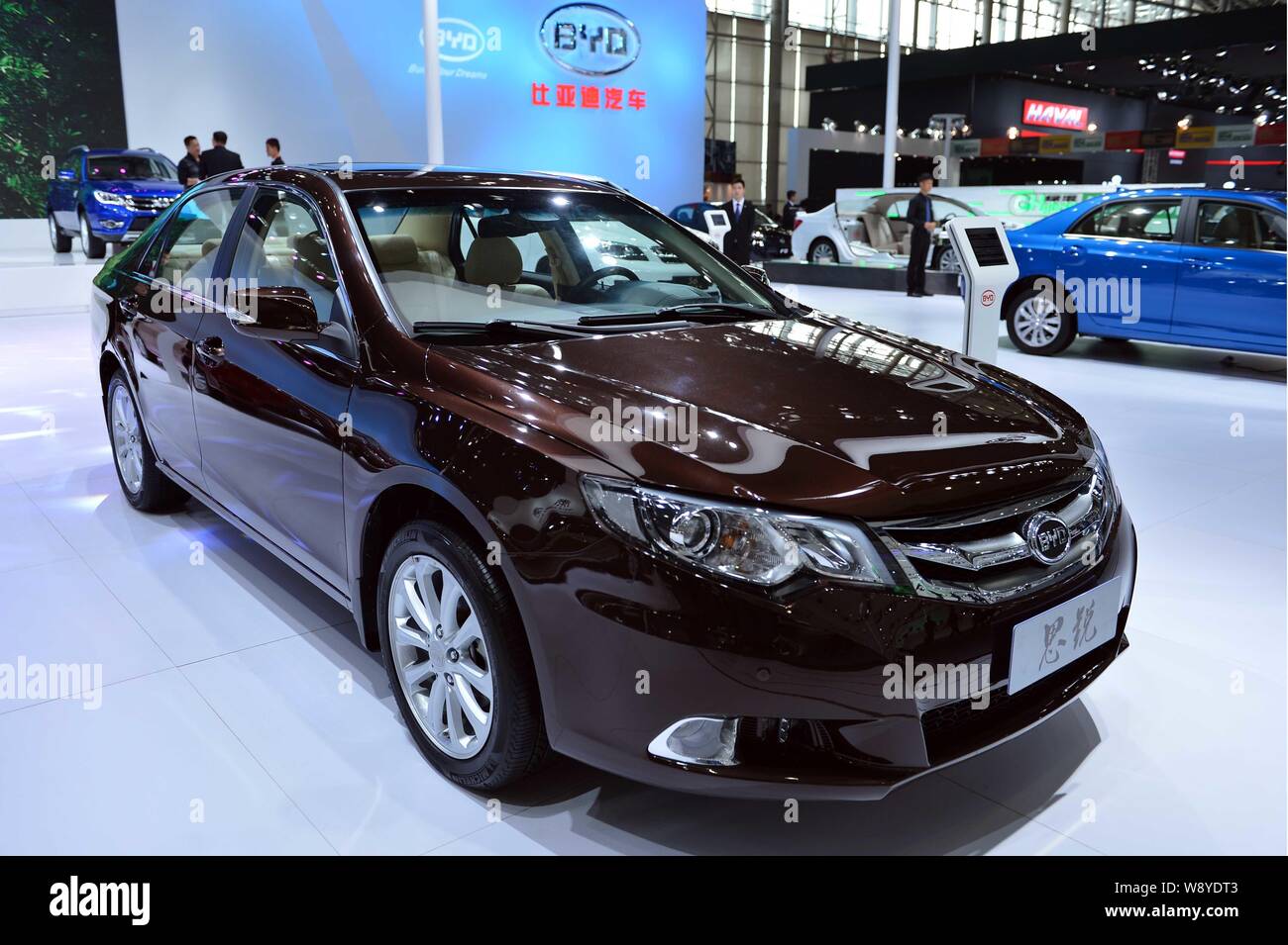 Byd stand hi-res stock photography and images - Alamy