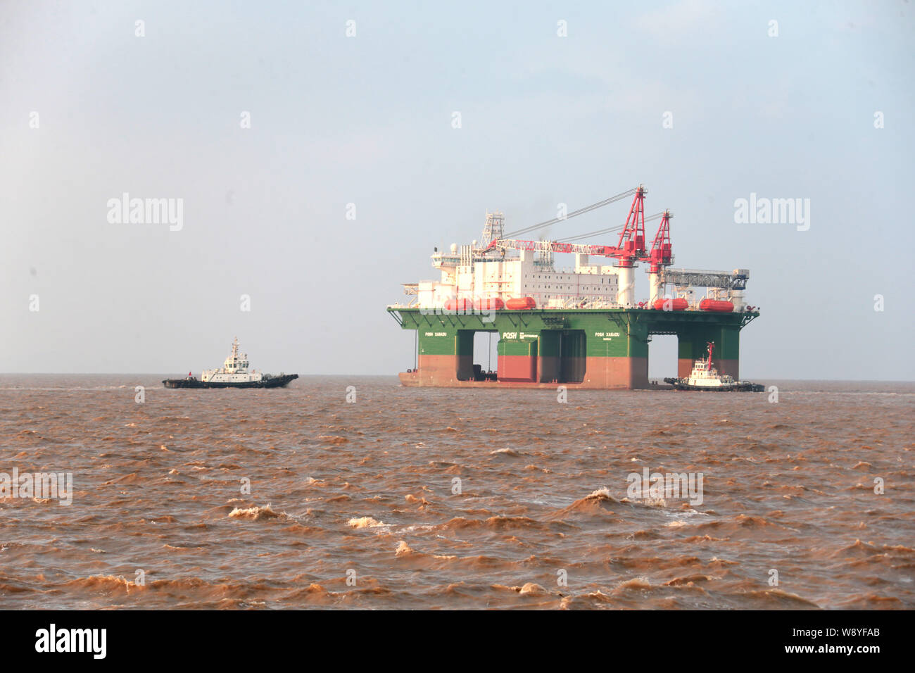 The world's largest semi-submersible offshore platform "Posh Xanadu" is ...