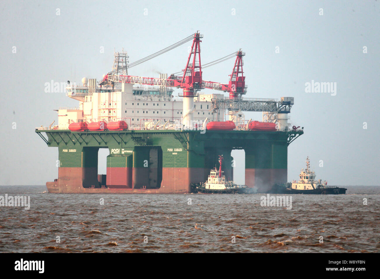 The world's largest semi-submersible offshore platform "Posh Xanadu" is ...