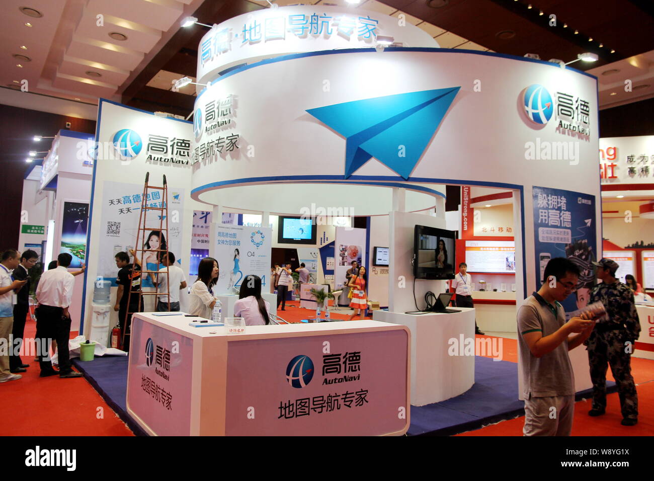 --FILE--People visit the stand of AutoNavi, the Chinese map and data ...