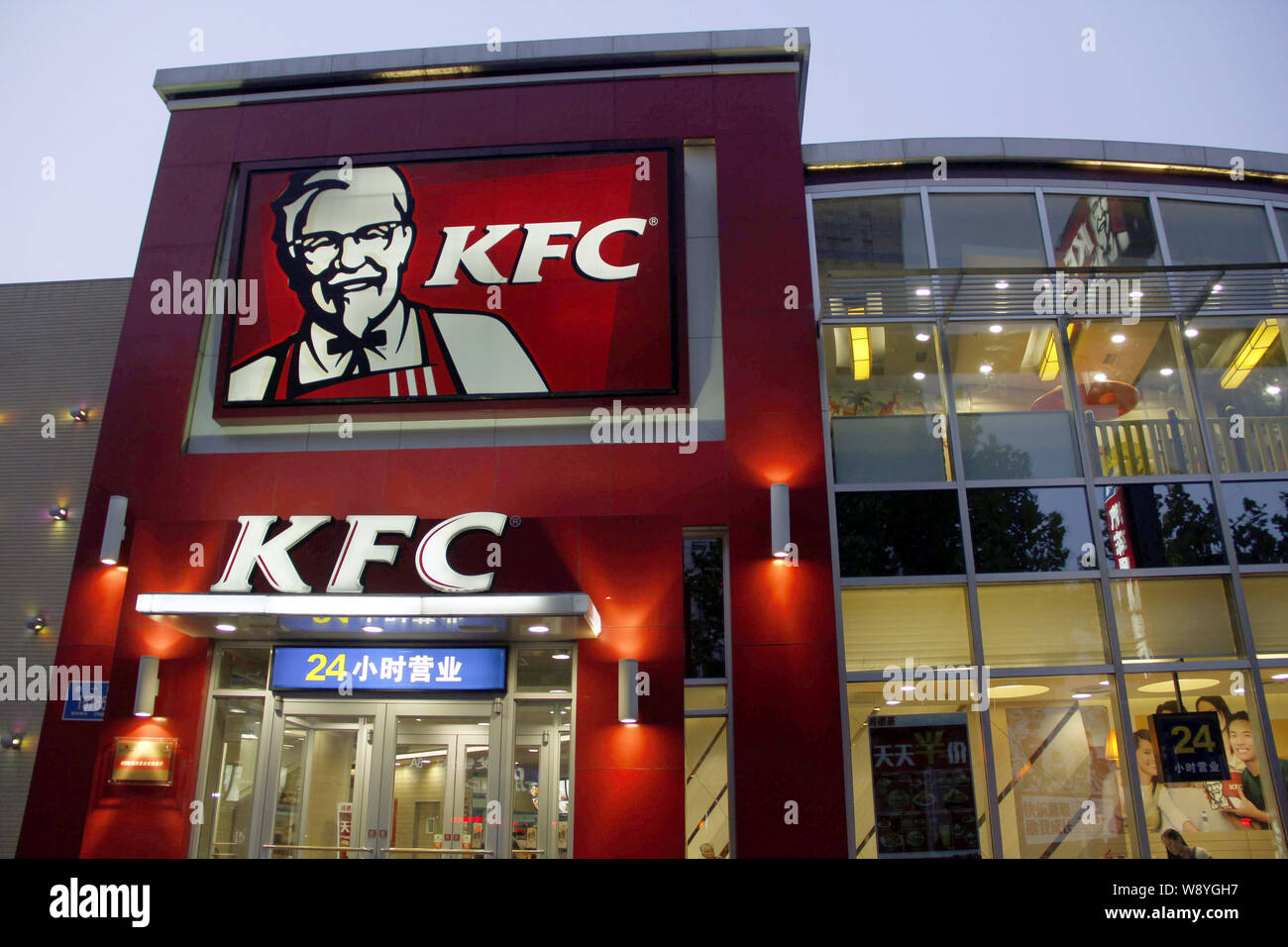 Kfc Restaurant At Night High Resolution Stock Photography and Images ...