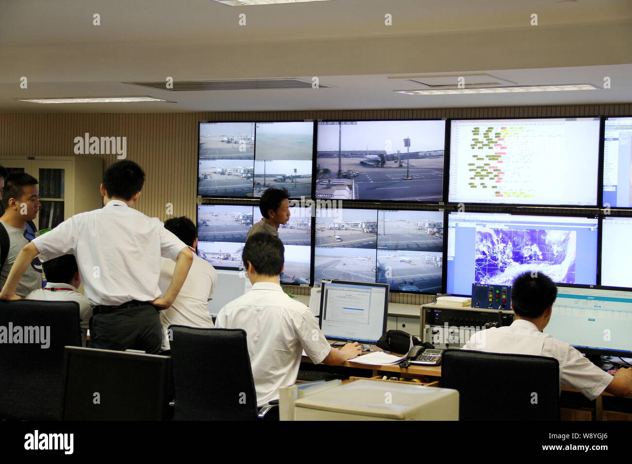 --FILE--Chinese employees work in the command center at the Wuhan ...