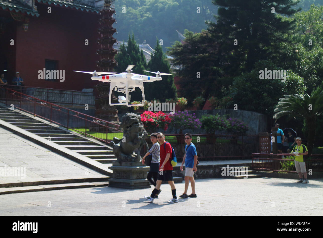 Yongquan temple hi-res stock photography and images - Alamy