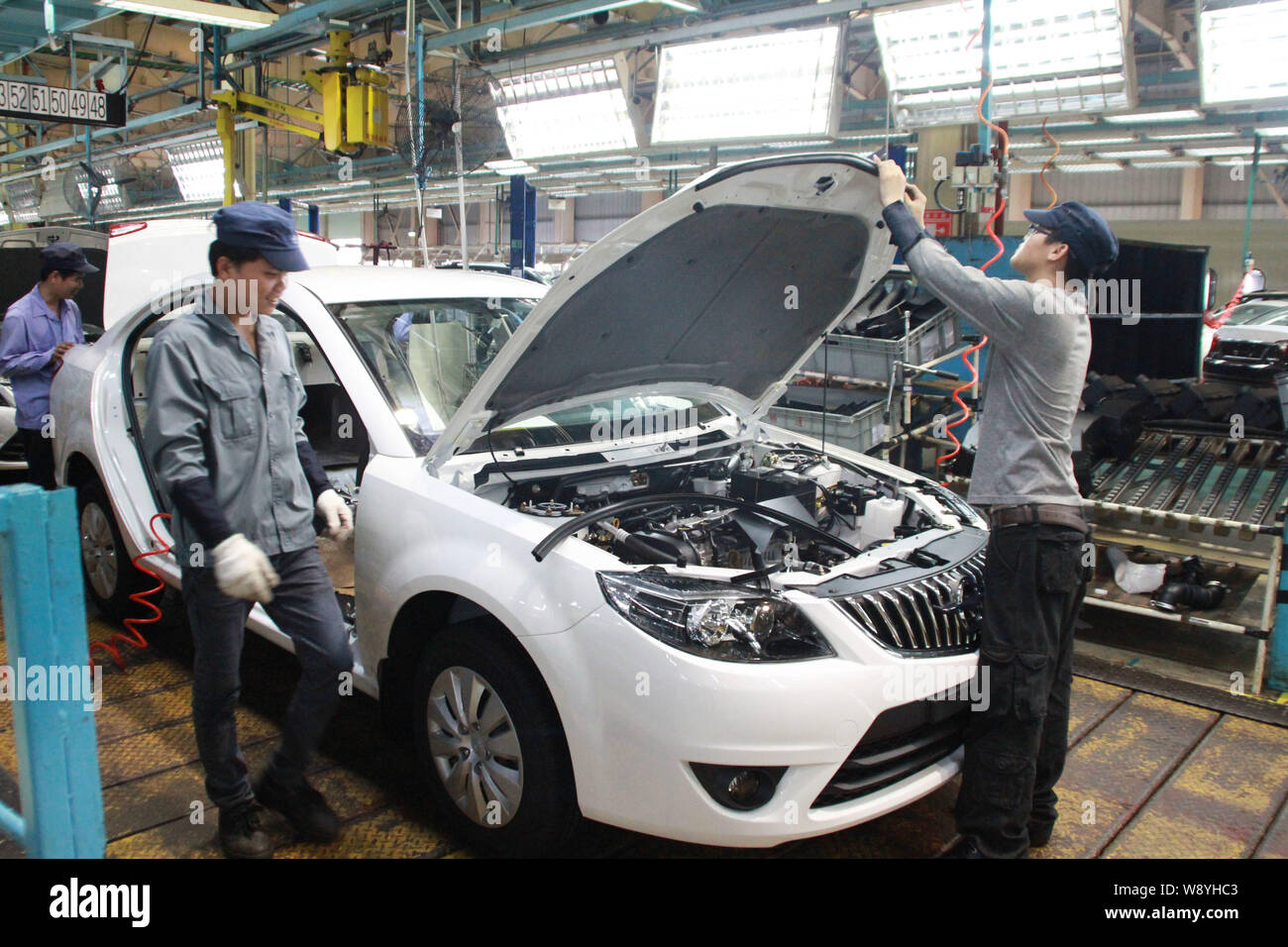 --FILE--Chinese workers assemble cars on the assembly line at the auto ...