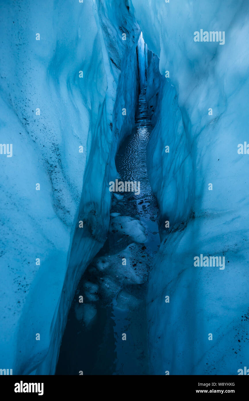 Water falling from iceberg hi-res stock photography and images - Alamy