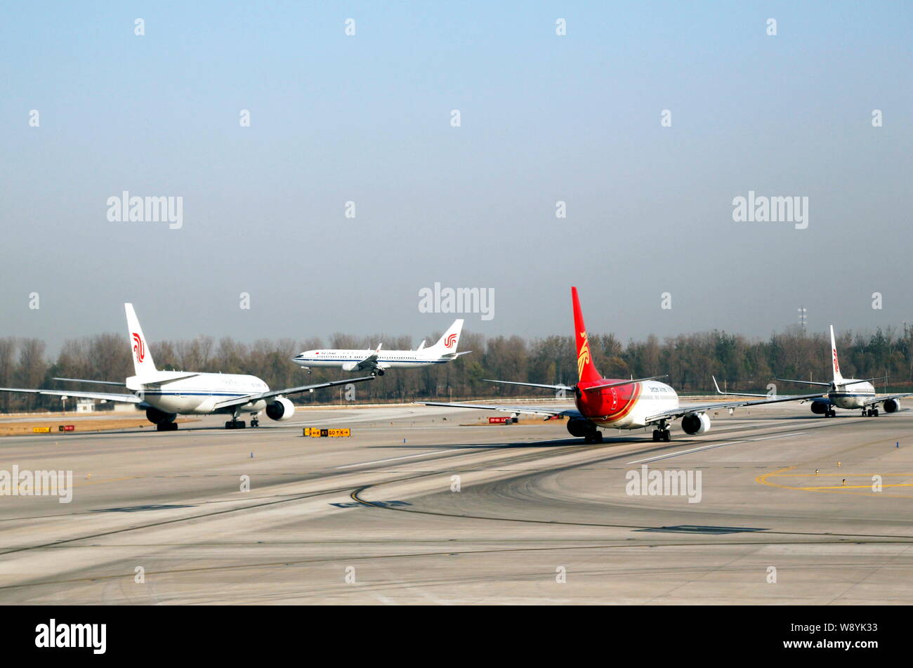 Aeroplane take off china hi-res stock photography and images - Alamy