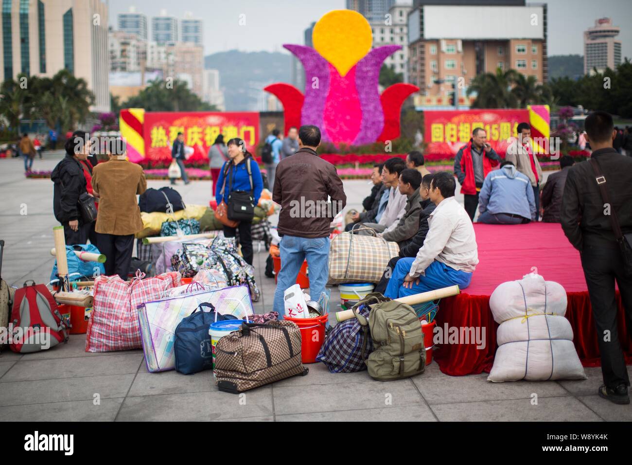 Chinese migrant workers hi-res stock photography and images - Alamy