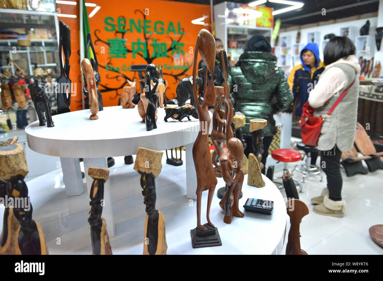 African handicrafts hi-res stock photography and images - Alamy