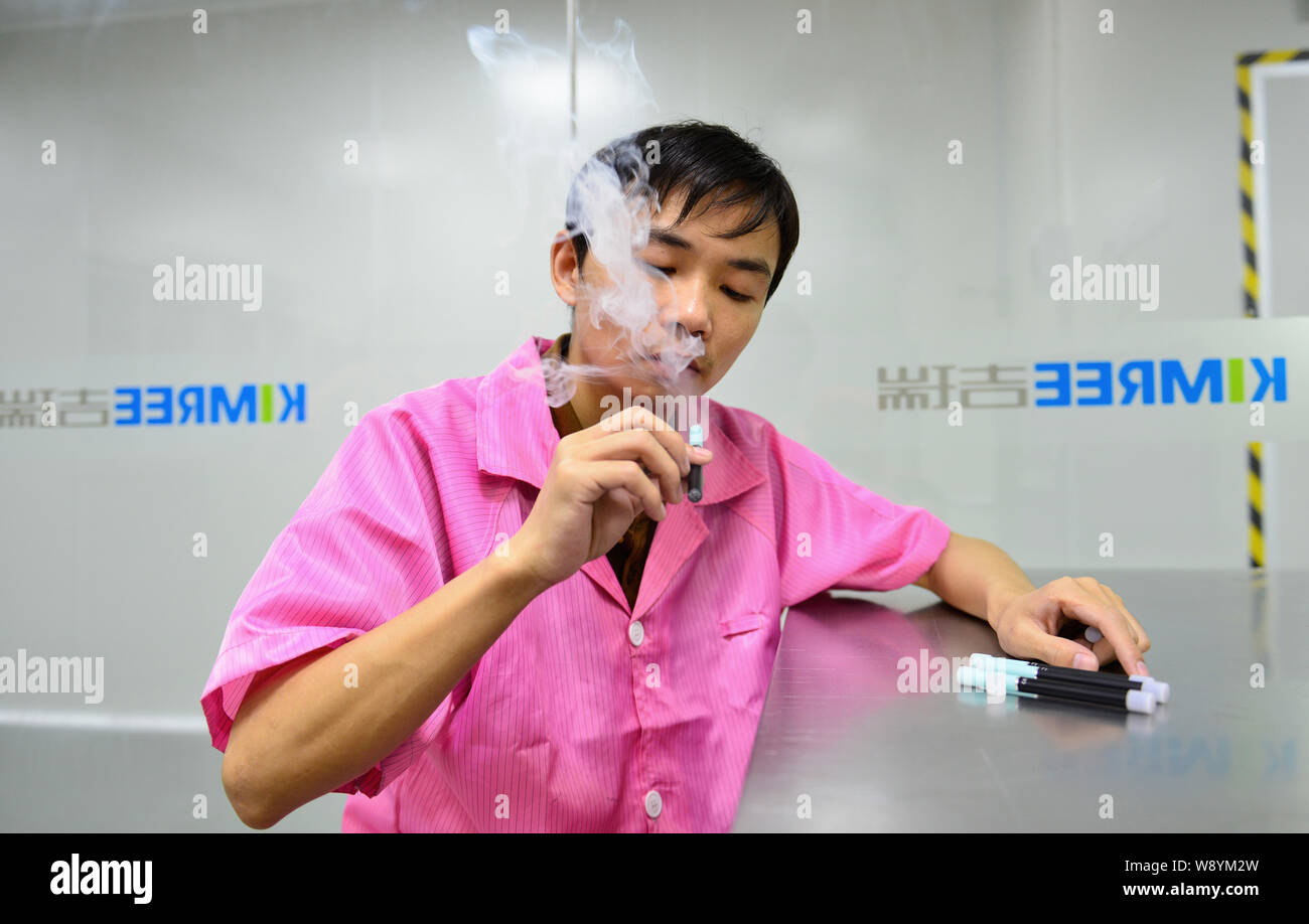 Tobacco plant in lab hi-res stock photography and images - Alamy