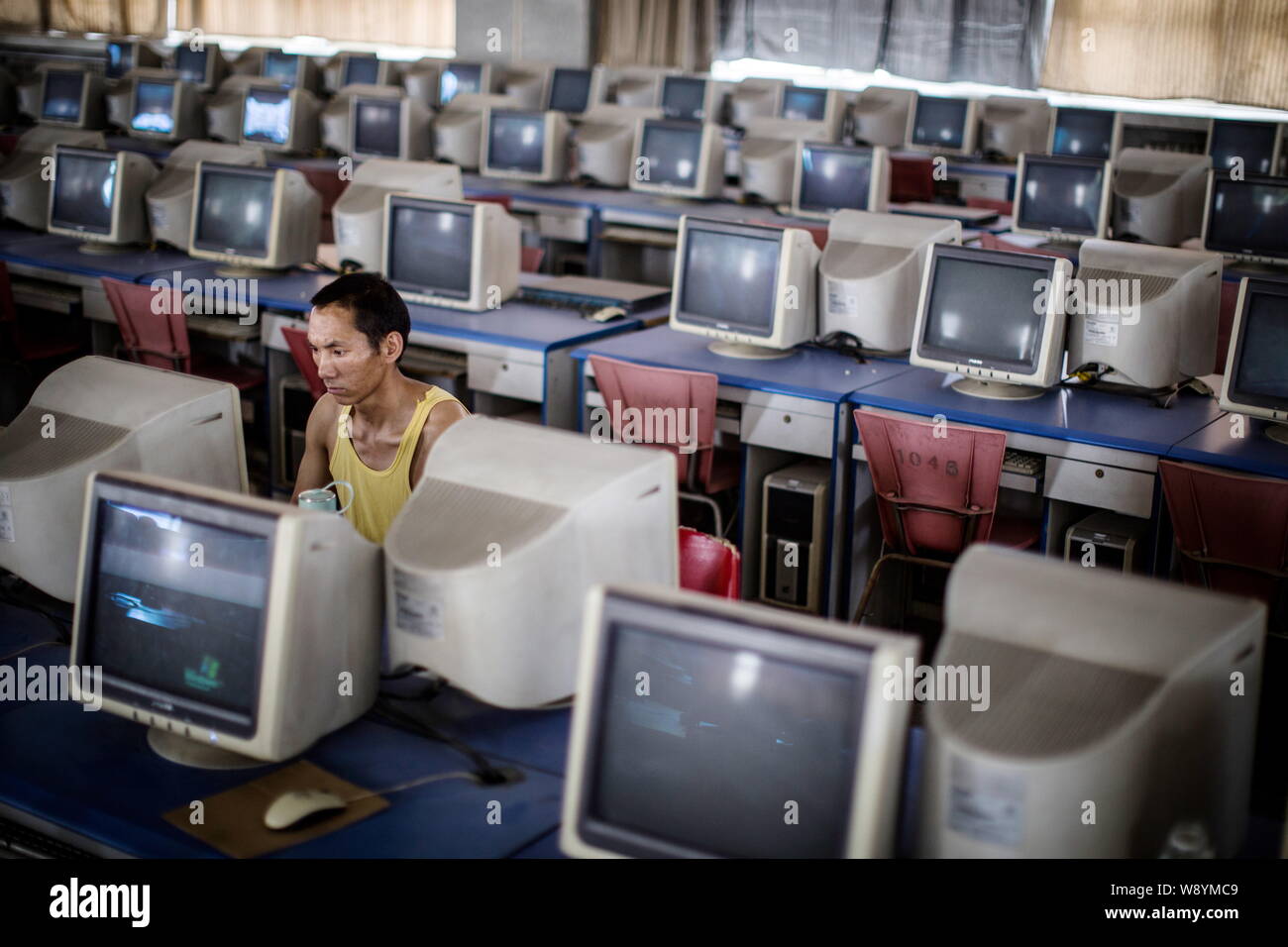 Disabled school student computer hi-res stock photography and images ...