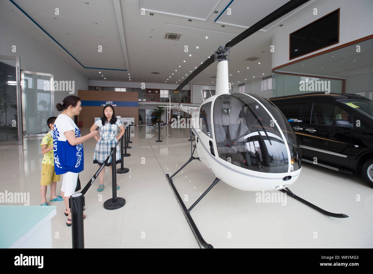 Robinson r22 beta helicopter hi-res stock photography and images - Alamy