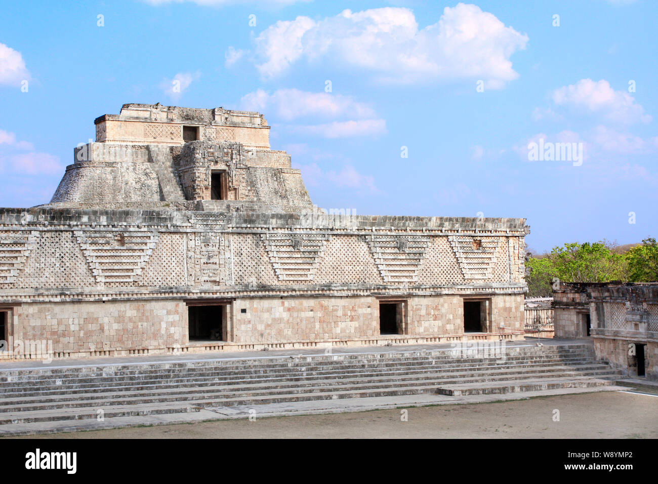 Pyramid american hi-res stock photography and images - Alamy