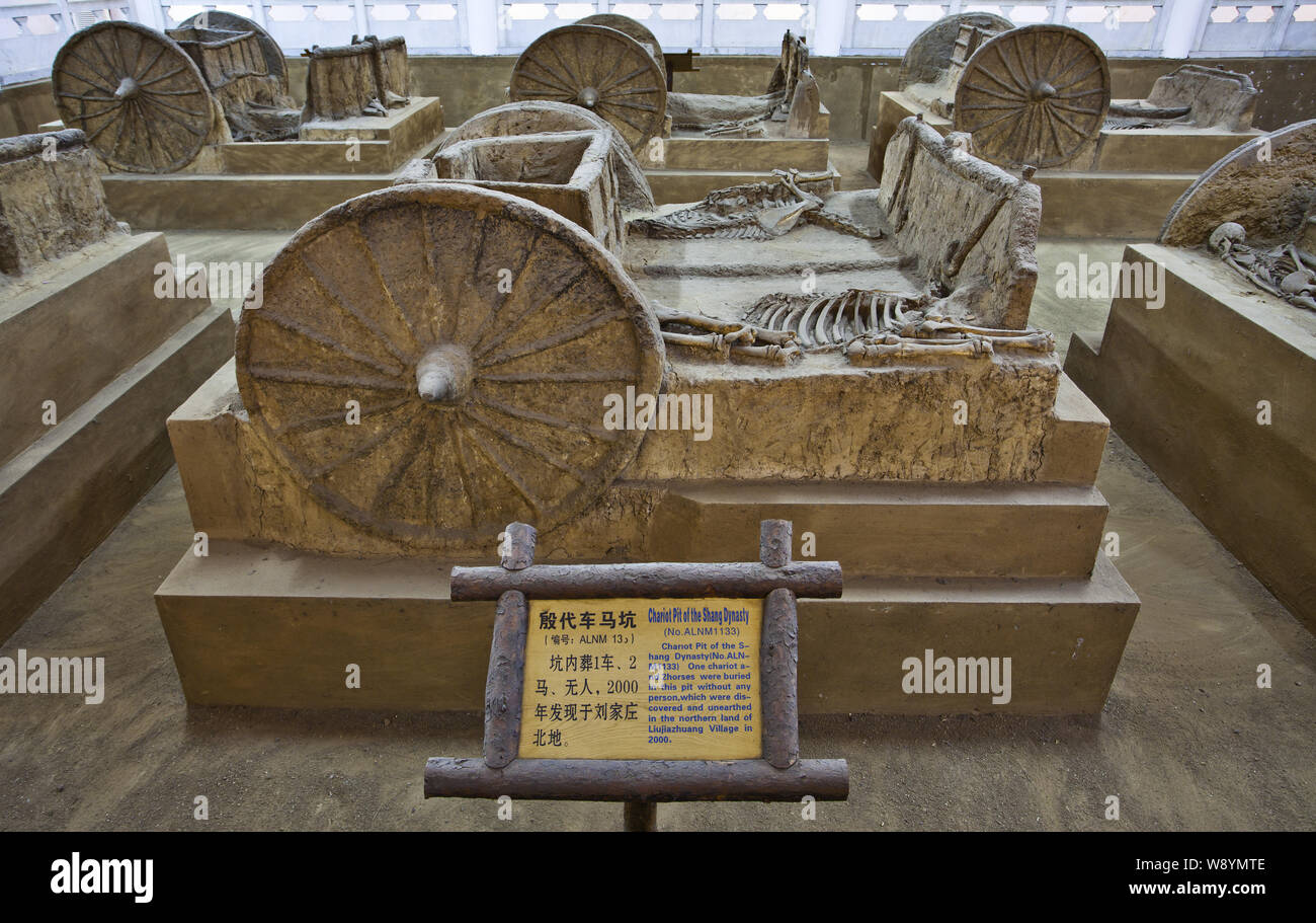Shang chariot hi-res stock photography and images - Alamy