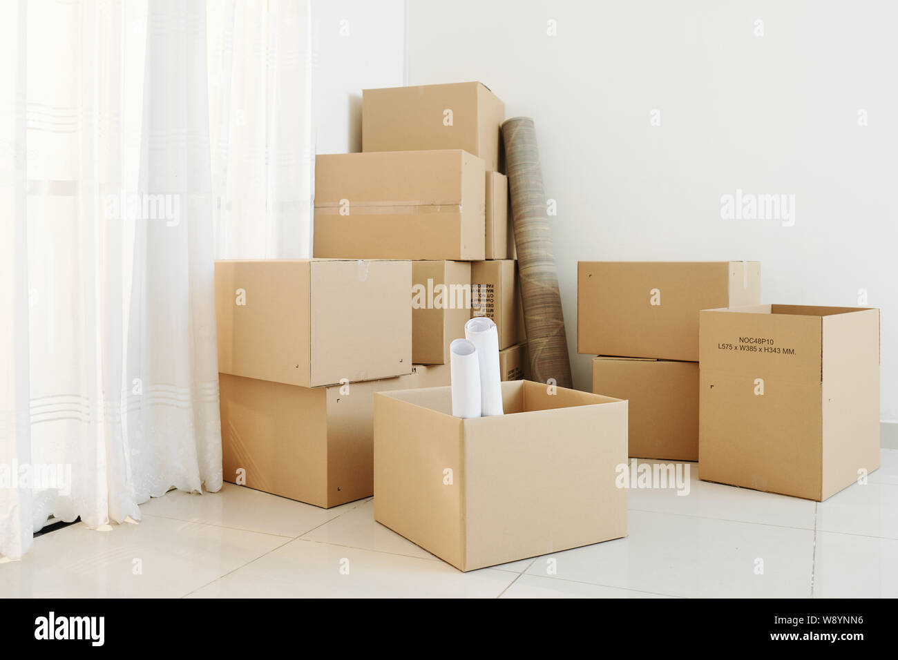 Packing Stacking Boxes High Resolution Stock Photography and Images - Alamy