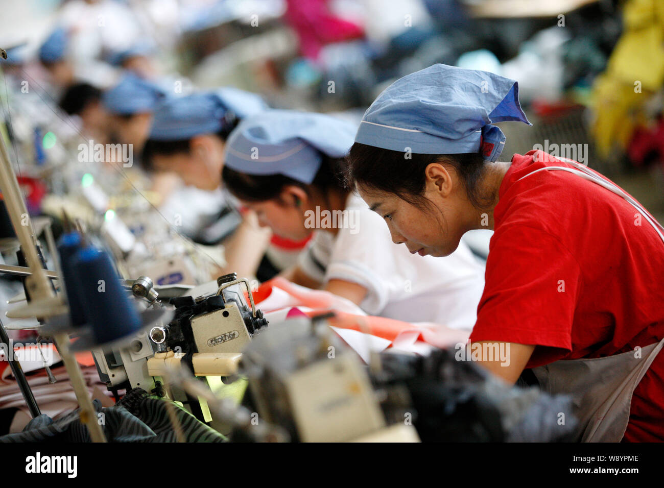 Workers south korea plant hi-res stock photography and images - Alamy