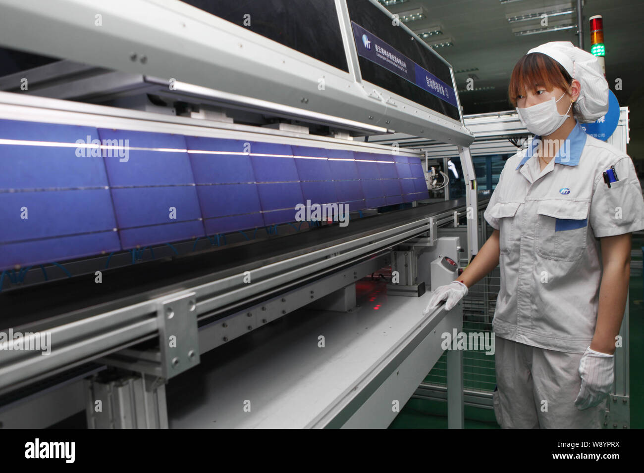 China solar cell production hi-res stock photography and images - Alamy