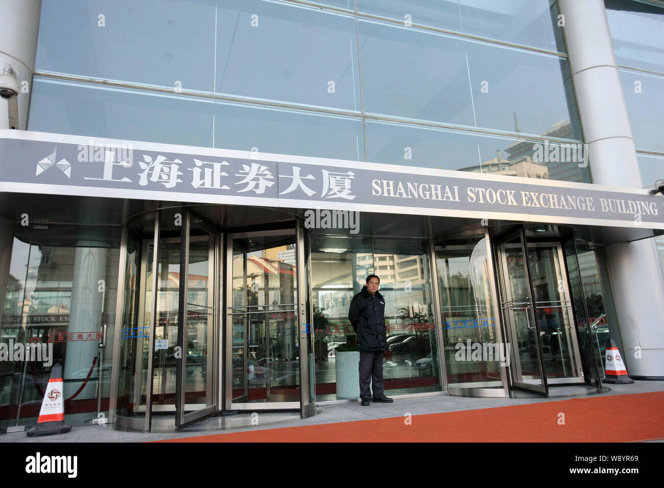 --FILE--A security guard stands in front of the Shanghai Stock Exchange ...