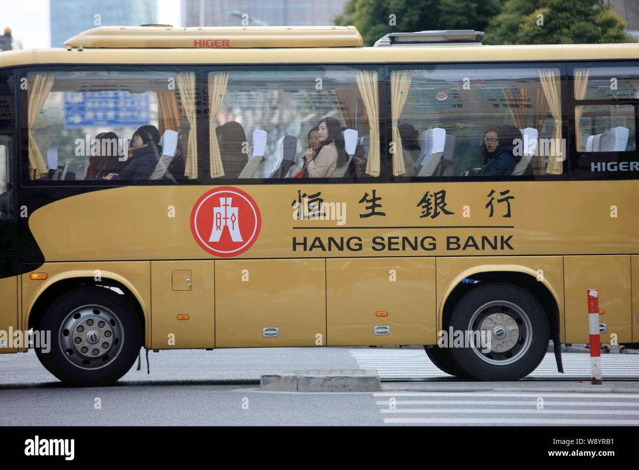 --FILE--Employees take a shuttle bus of Hang Seng Bank in the Lujiazui ...