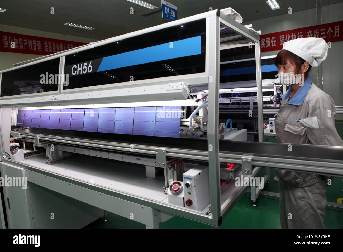 China solar cell production hi-res stock photography and images - Alamy
