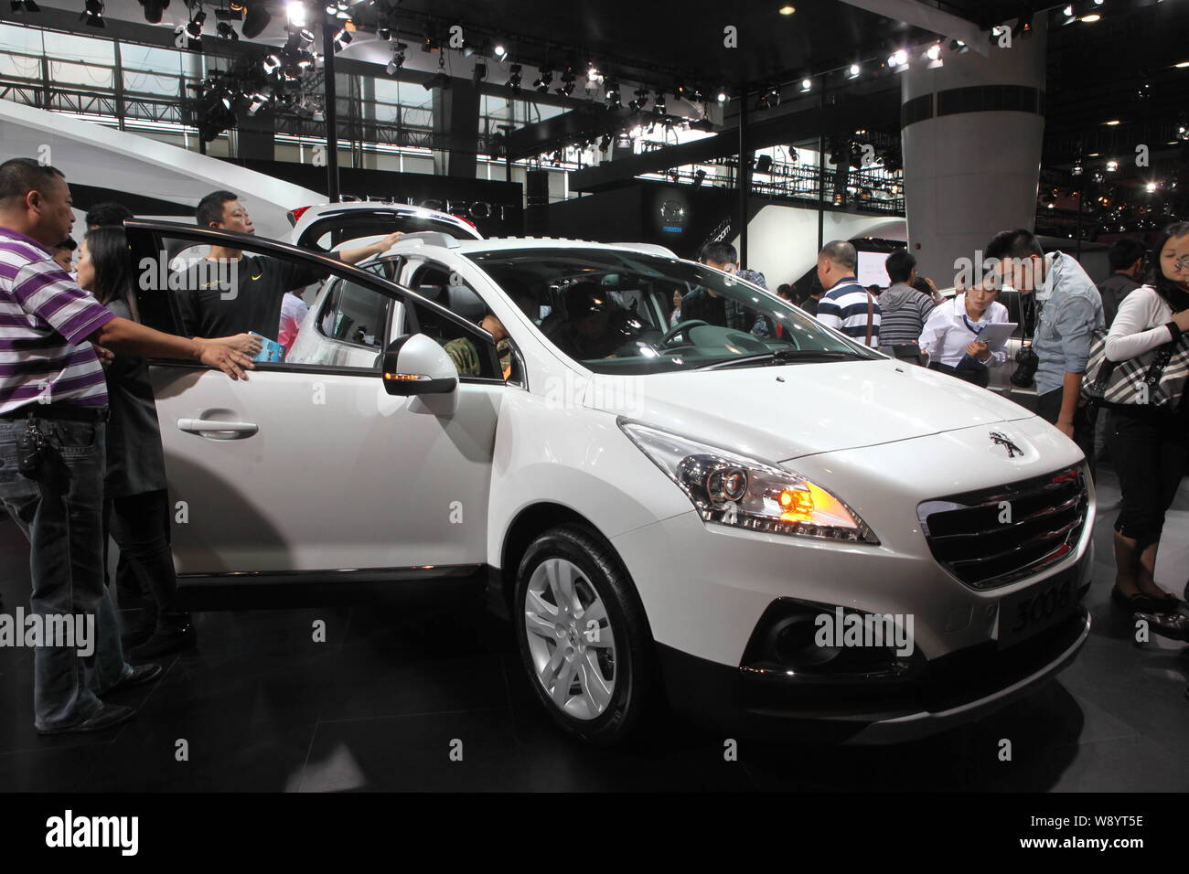 --FILE--Visitors look at a Dongfeng Peugeot Citroen 3008 during the ...