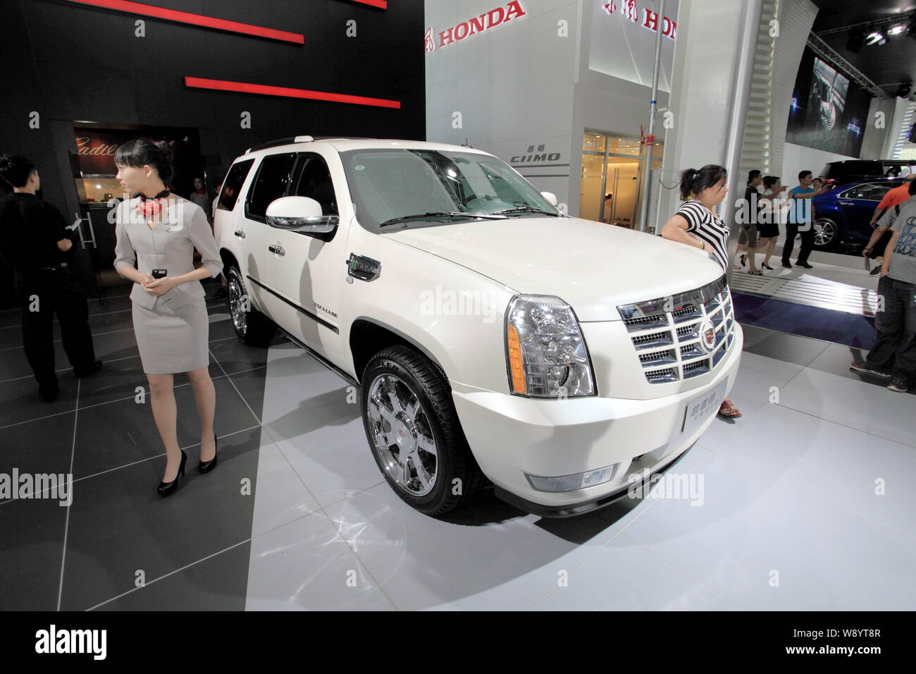 Cadillac escalade hi-res stock photography and images - Alamy