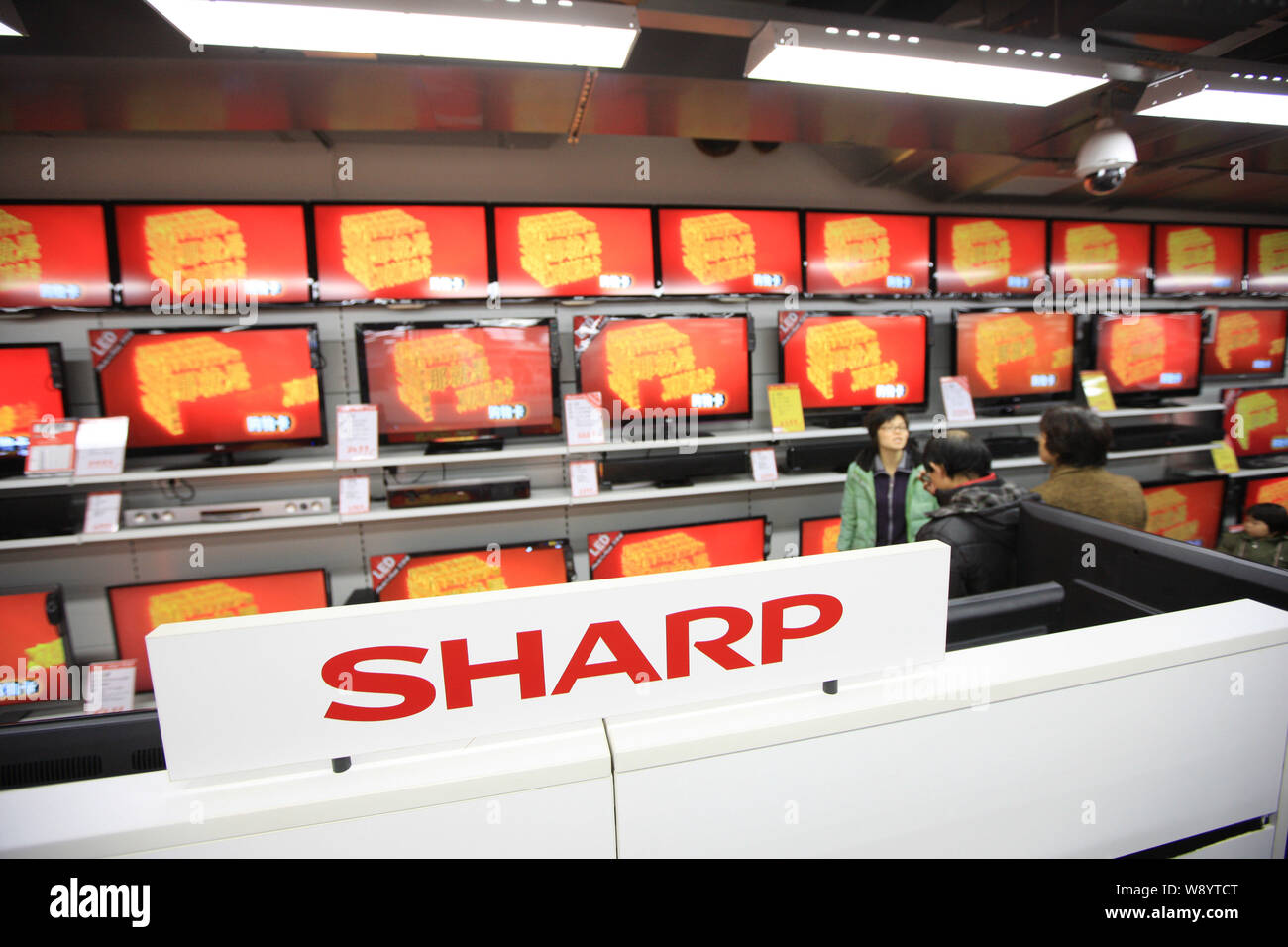 Sharp led tv hi-res stock photography and images - Alamy