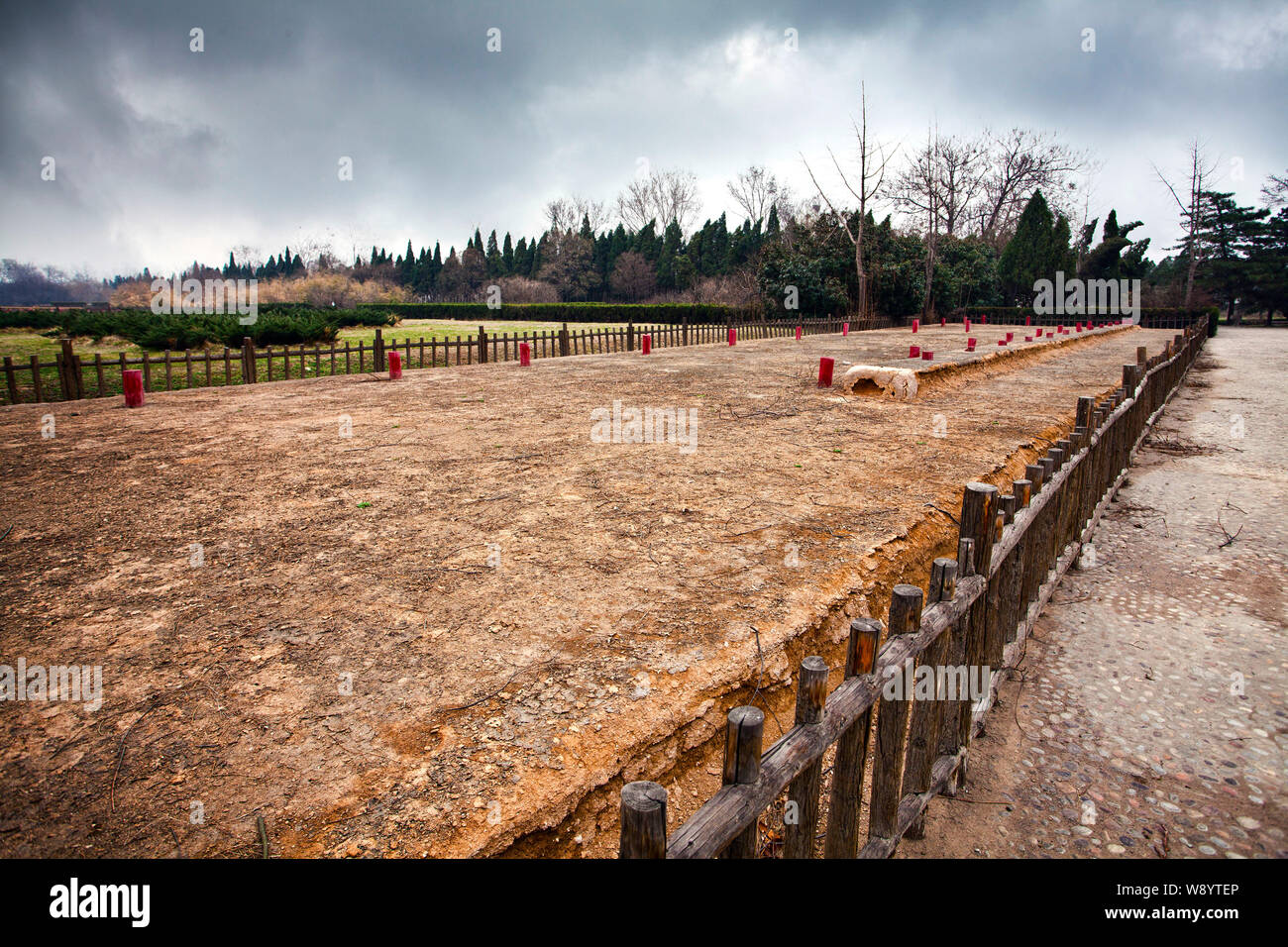 Yin ruins hi-res stock photography and images - Alamy