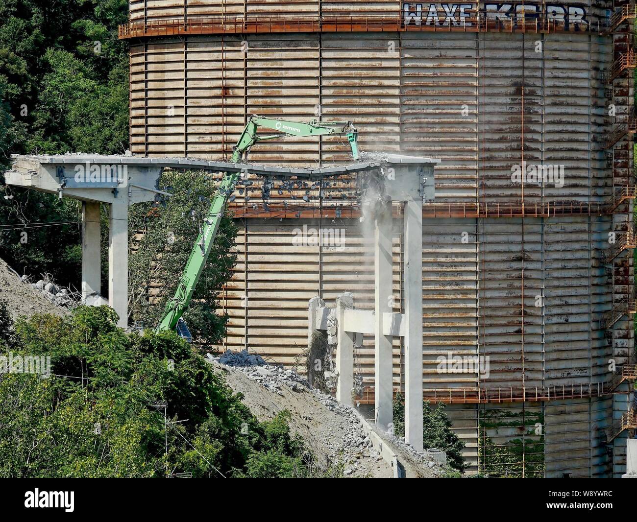 Genoa, Italy. 12th Aug, 2019. Demolition of the last pile of the ...