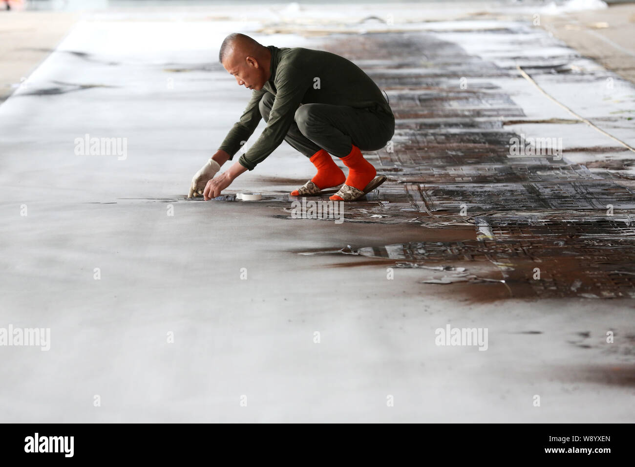 Chinese artist Cai Guoqiang prepares for the creation of The Bund ...