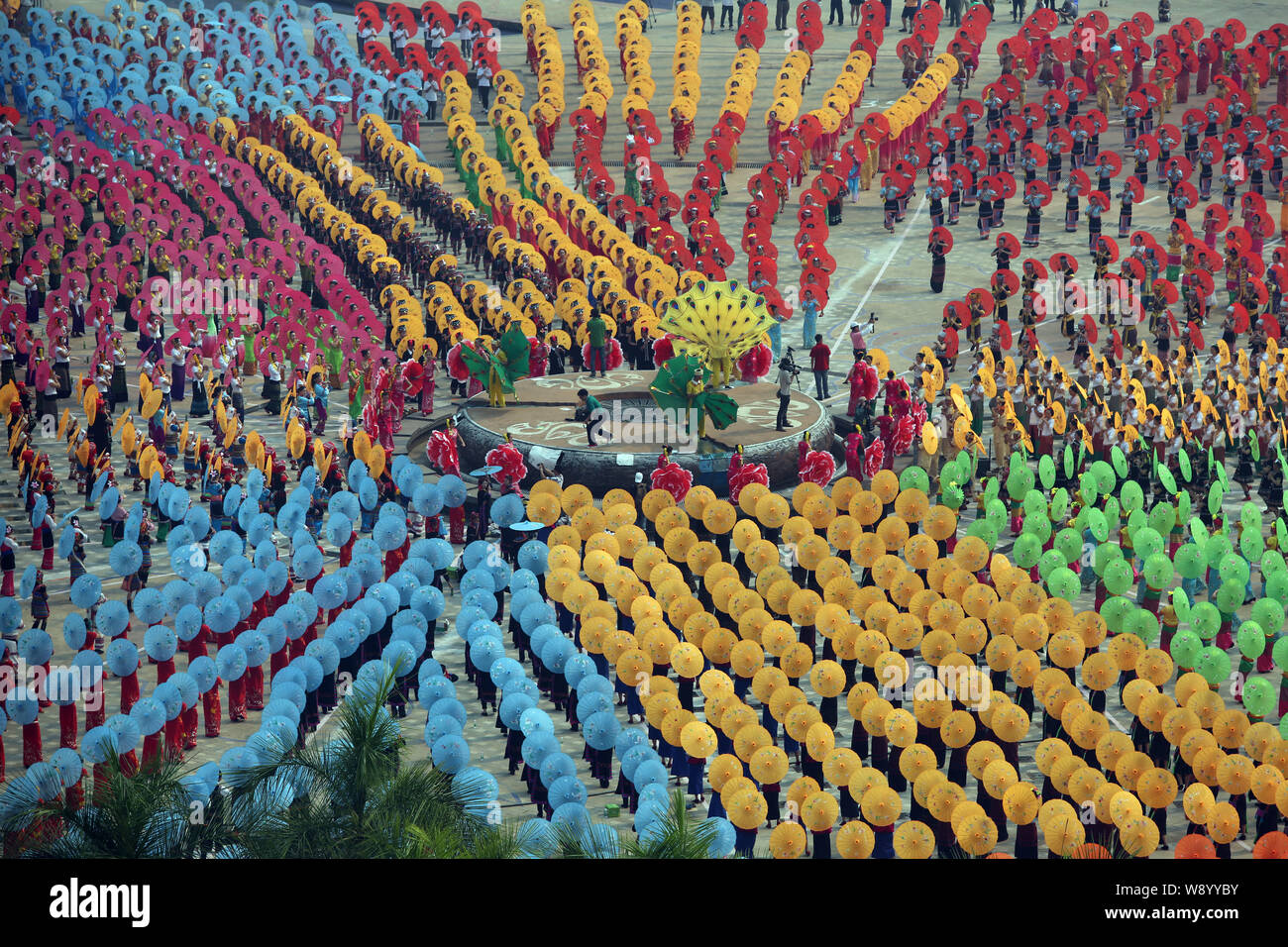 Chinese performers dressed in traditional costumes of Dai ethnic ...