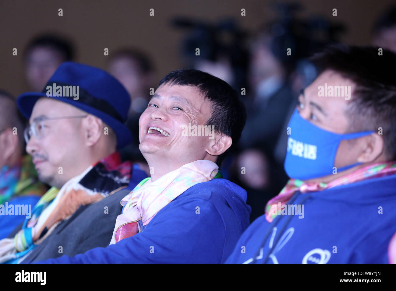 Jack Ma Yun, center, laughs next to Chinese actor Jet Li, right ...