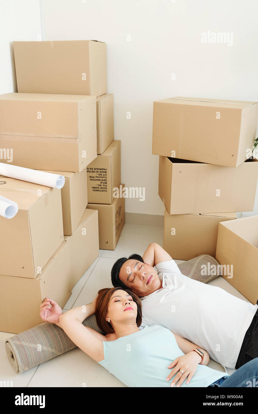 Couple sleeping after moving in Stock Photo - Alamy