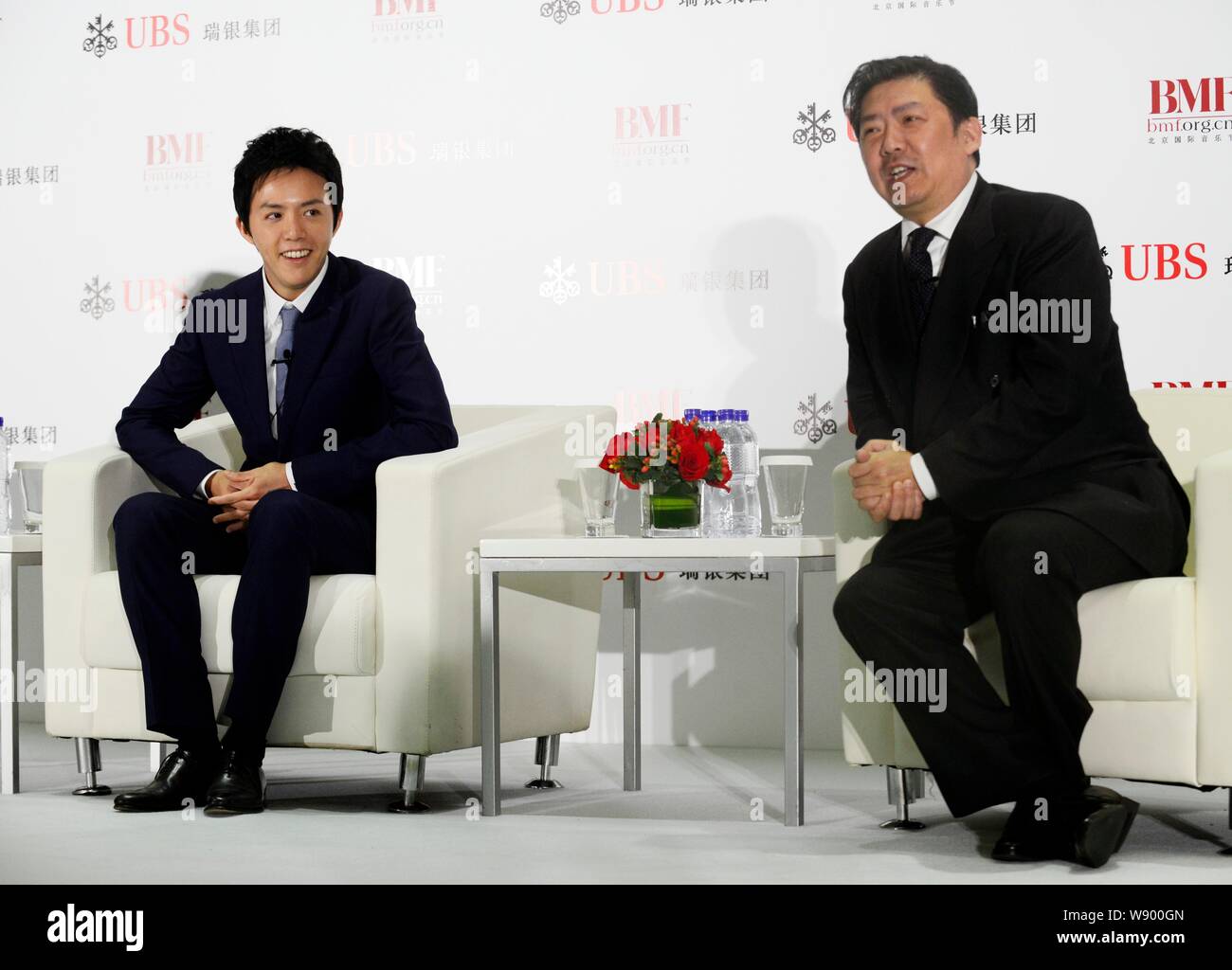 Chinese pianist Li Yundi, left, smiles at a press conference during the ...