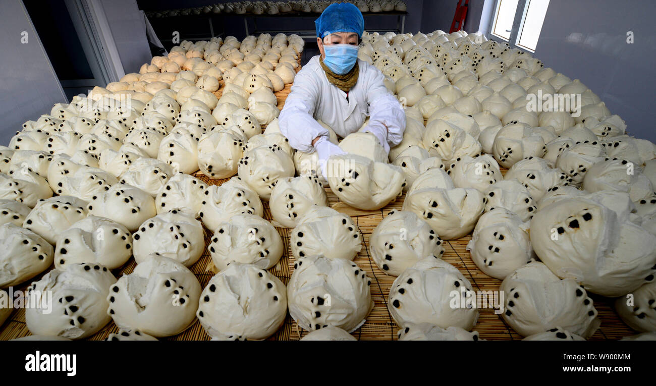Steamed buns hi-res stock photography and images - Alamy