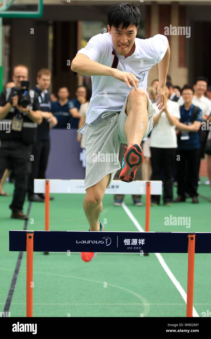 Chinese star hurdler liu xiang hi-res stock photography and images - Alamy