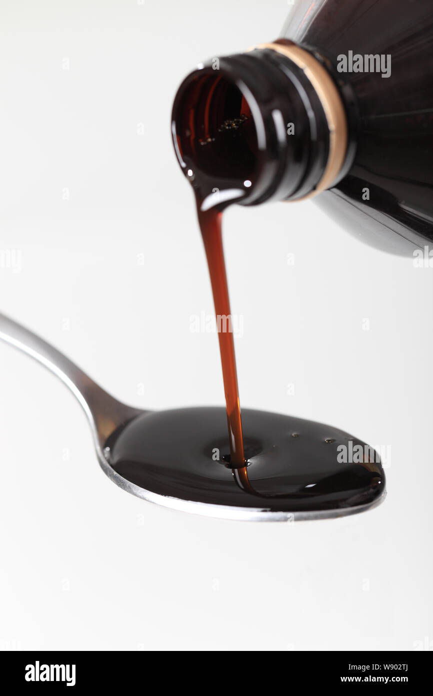 Syrup being poured into a spoon Stock Photo - Alamy