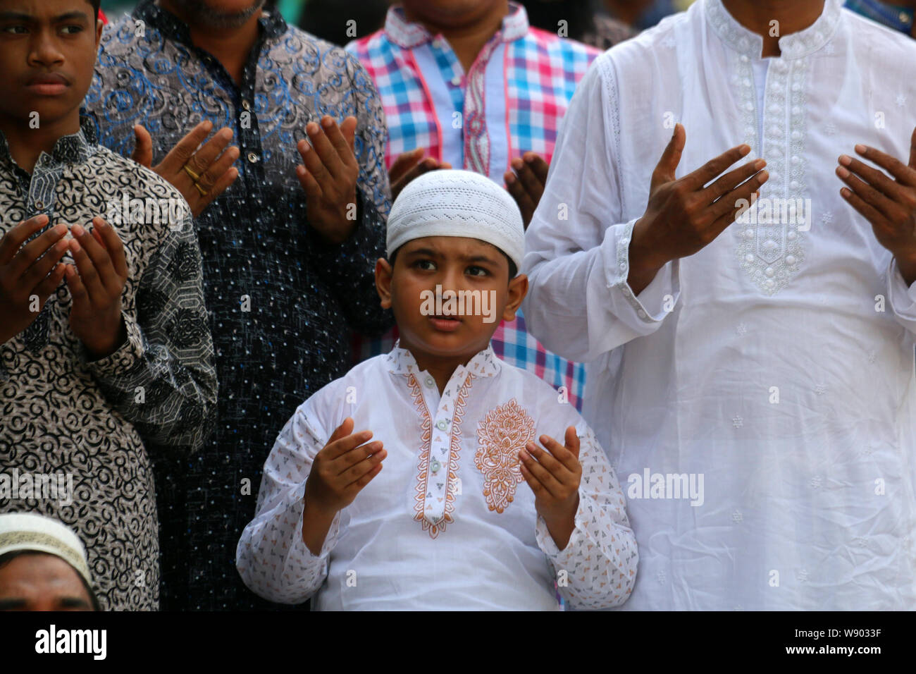 Dhaka, Bangladesh. 11th Aug, 2019. A young kid prays at the National ...