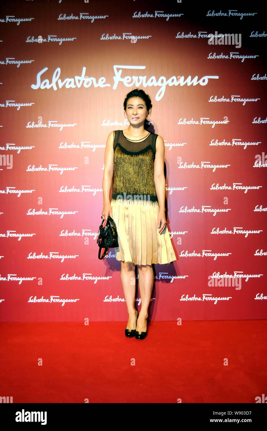 Chinese Olympic diving champion Guo Jingjing, who is married to Kenneth ...